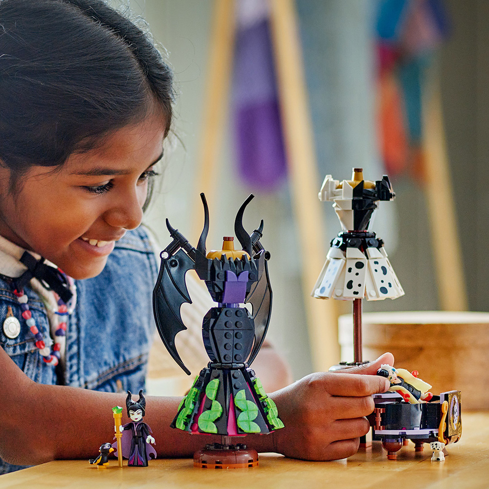 LEGO 43262 Maleficents och Cruella De Vils klänningar - lekextra.se
